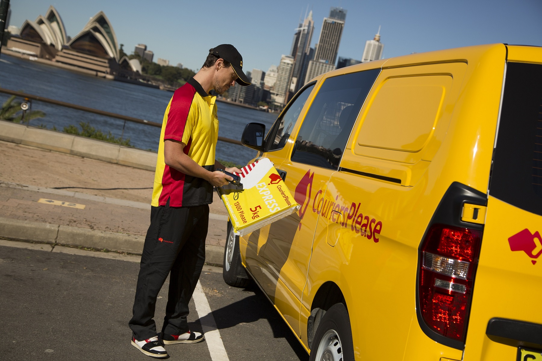 Seven tips for saving courier costs this Christmas - retailbiz